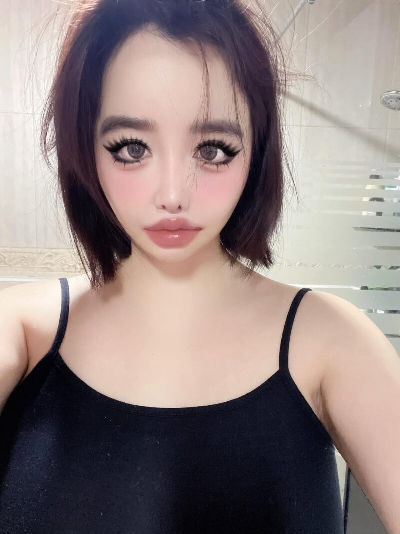 Park Bom Returns to Instagram After Announcing Treatment Break